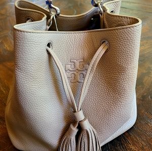 Tory Burch | Bags | Tory Burch Thea Bucket Bag | Poshmark